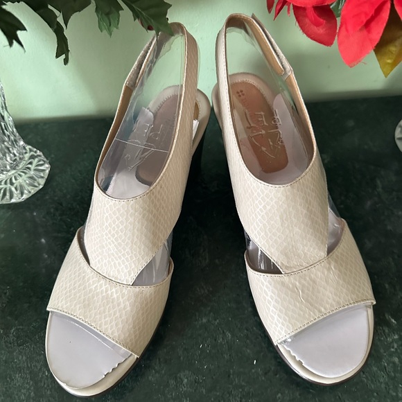 Naturalizer | Shoes | Naturalizer Sandals 2 W | Poshmark